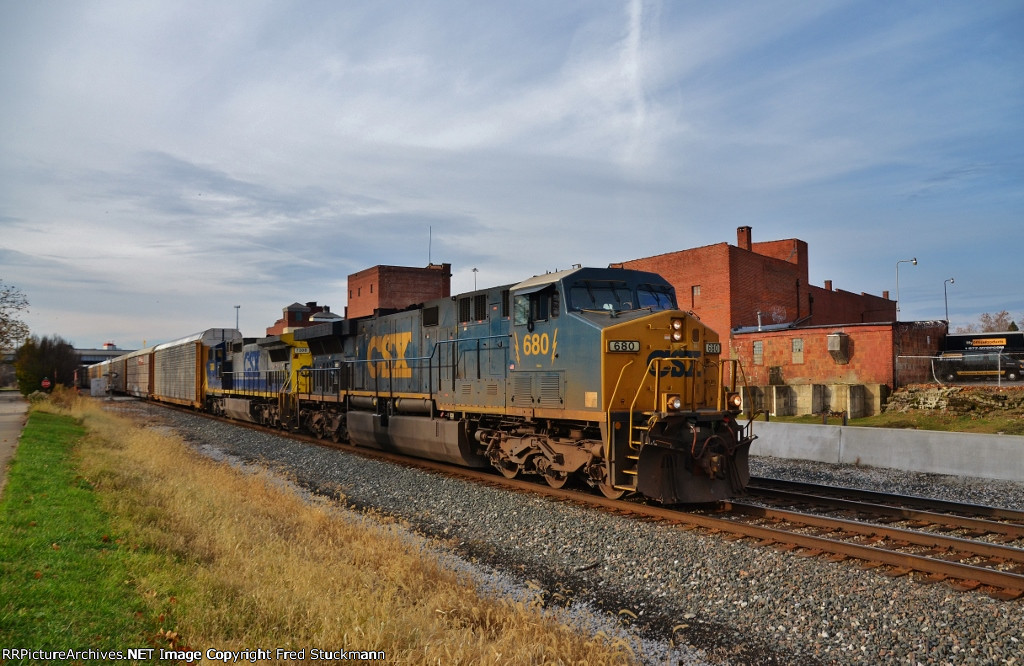 CSX 680 shows up after the 112 called Exchange St.